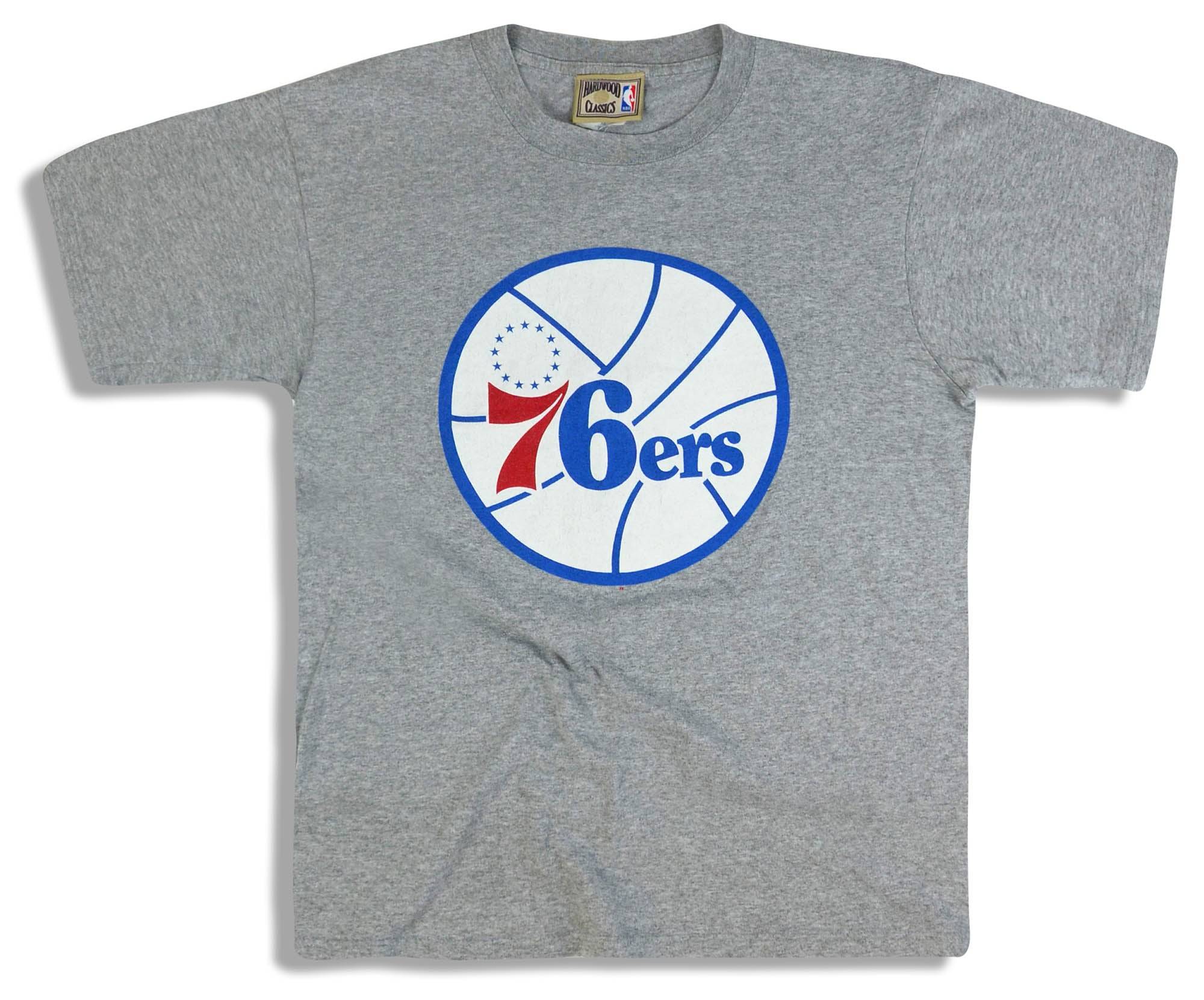 2000s Philadelphia 76ers Majestic Tee M